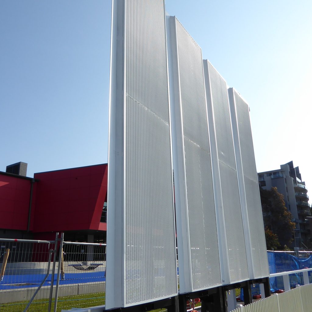 LV16 Expanded Metal Sunscreen Louvre: 33 x 4mm Openings - Meshstore