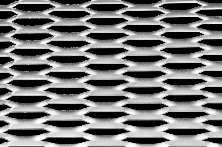 LV16 Expanded Metal Sunscreen Louvre: 33 x 4mm Openings - Meshstore